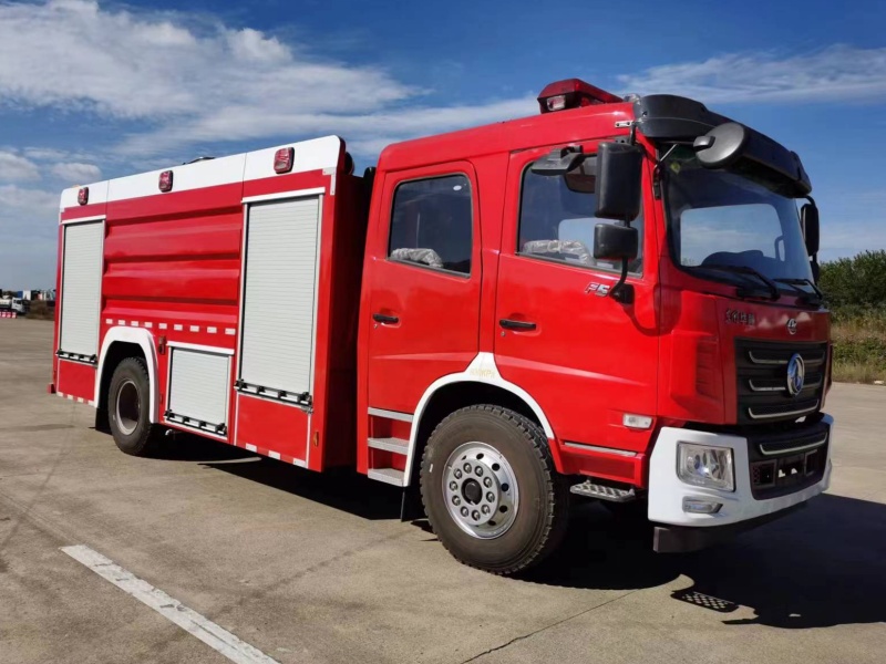 7.7m³/7700L water tank fire truck